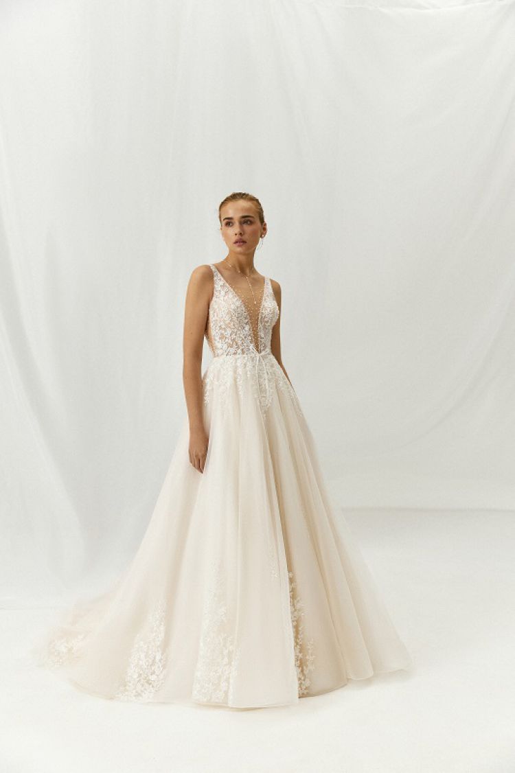 Ria Tener wedding dress Carmen in Dubai